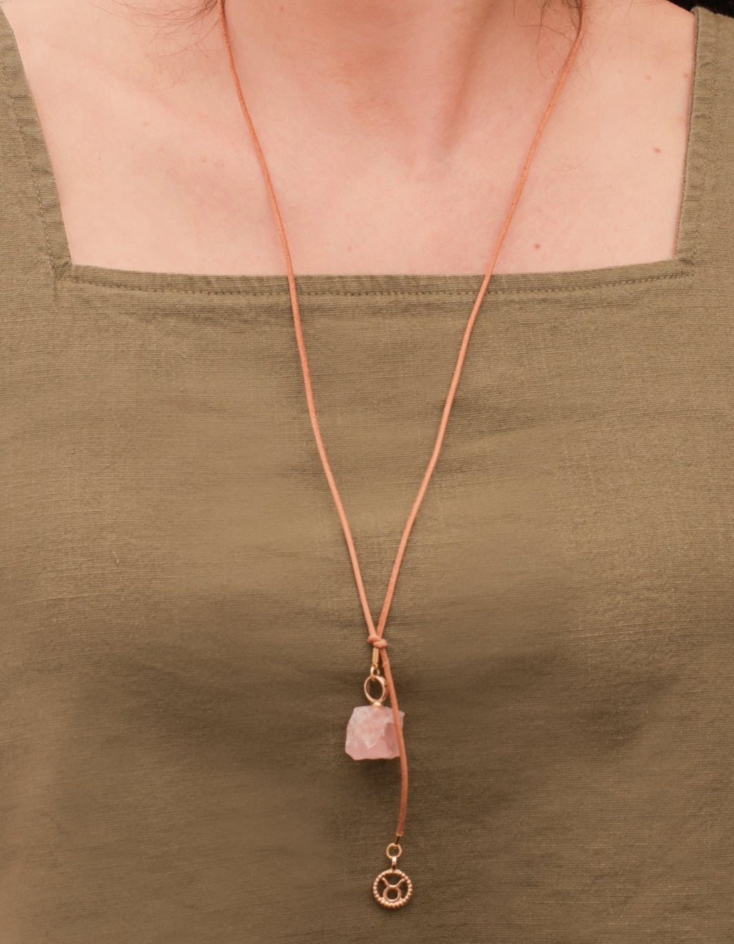 Colar feminino: com pedras naturais, choker e afins | Soleah